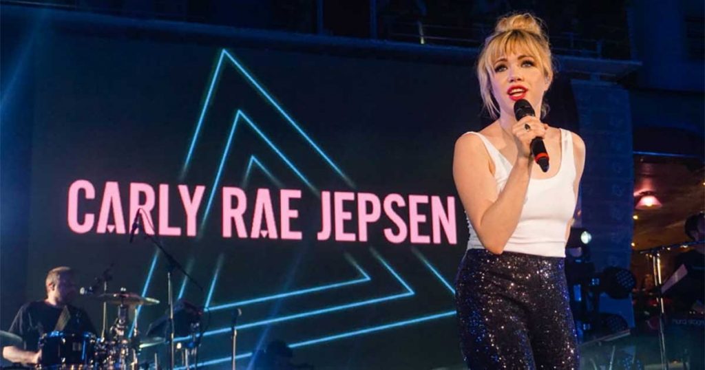 The Carly Rae Jepsen E•MO•TION Minute: Emotion (E•MO•TION)